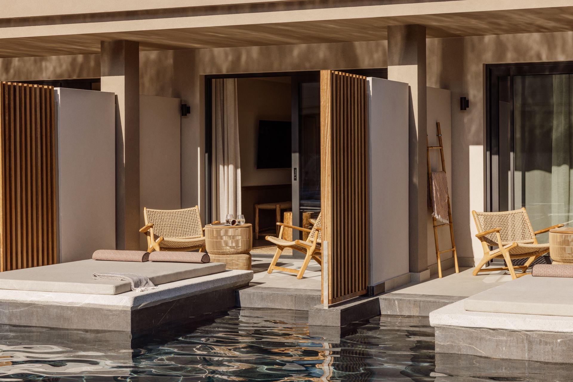 Private Terrace & Pool Access | Junior Suite Swim-Up | Unda Hotel ...